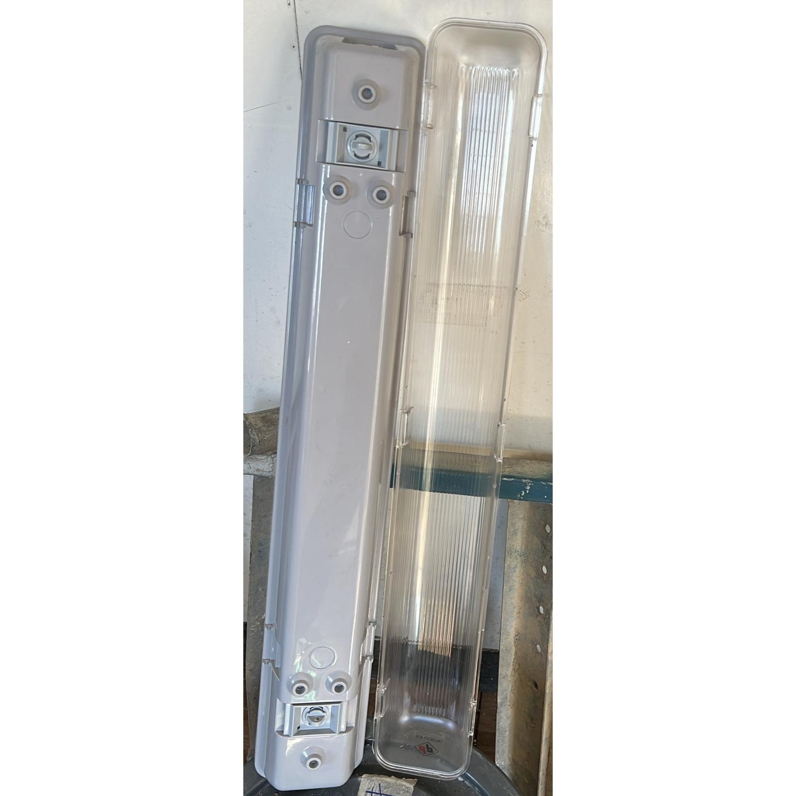 Philips T8 LED 防水支架TCW080 - 隆達五金